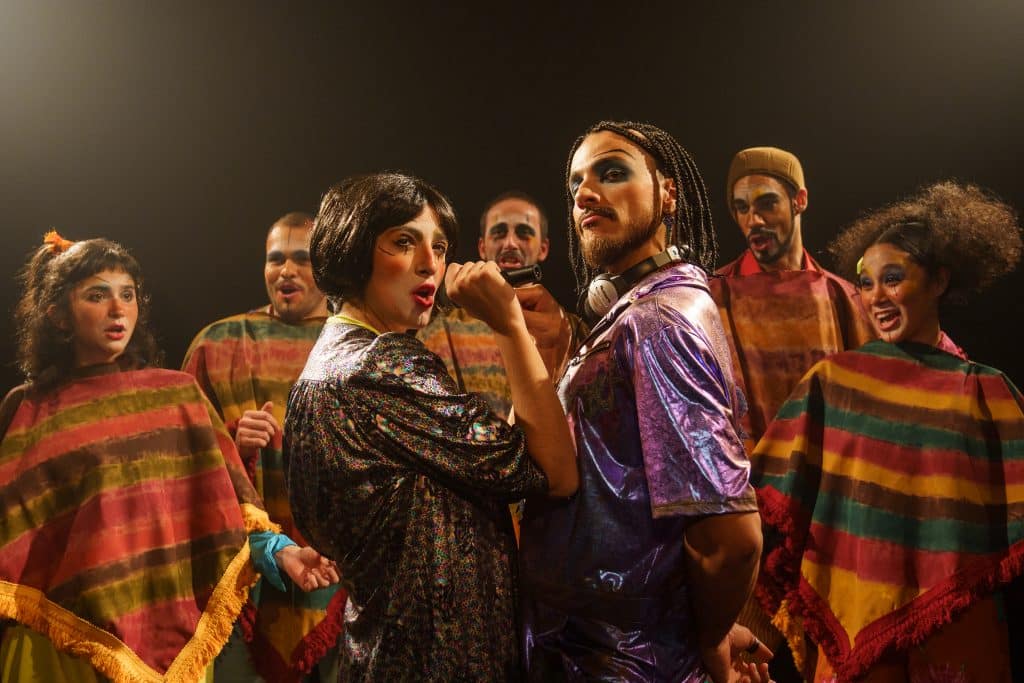 Grupo Pano apresenta o espetáculo '¡Cerrado!' no Teatro de Contêiner ...