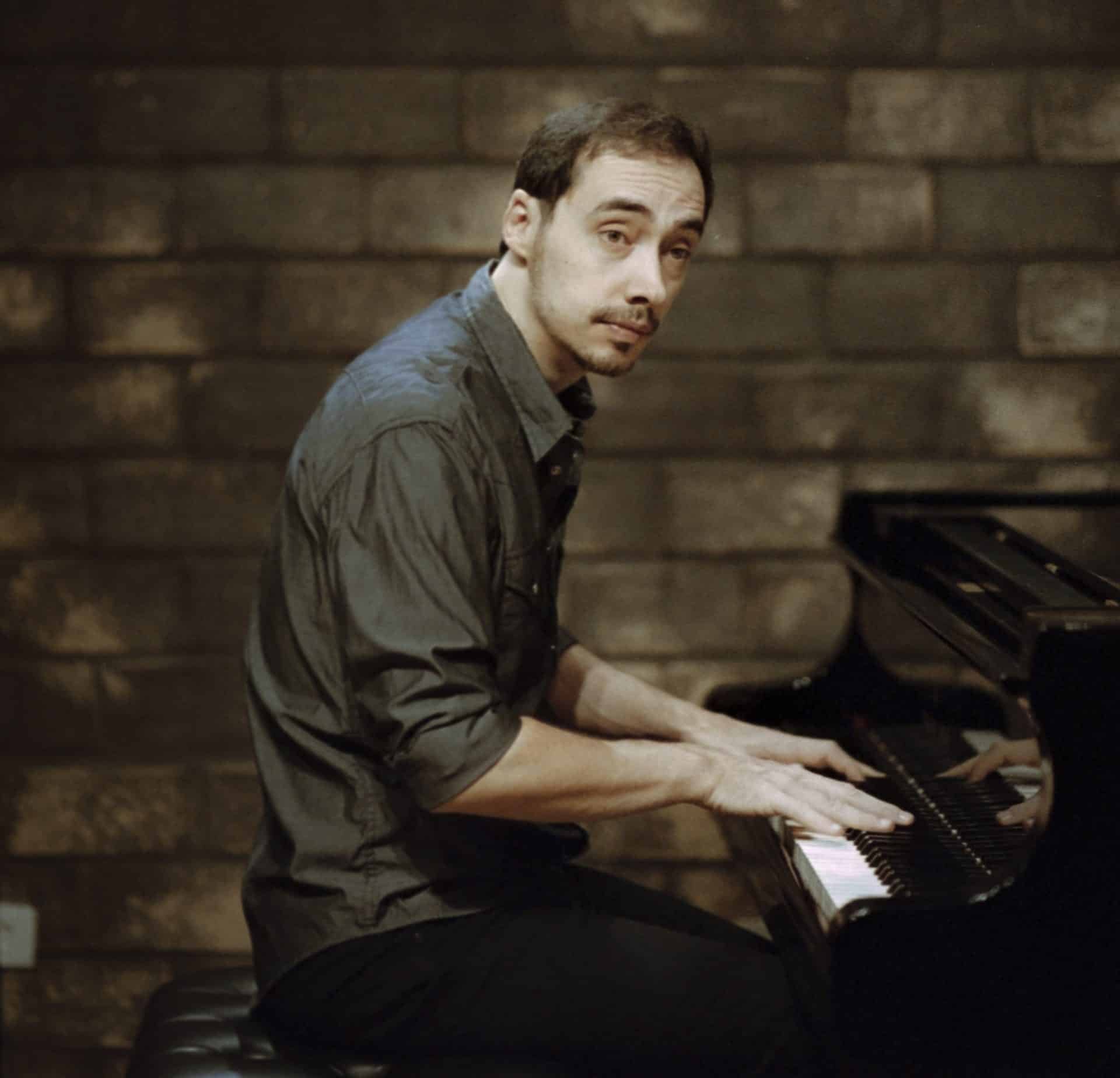 Felipe Senna com o Câmaranóva apresenta o segundo álbum "Overture" no ...