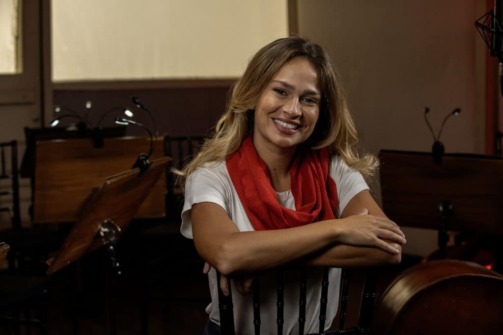 Camilla Marotti lança nova versão de 'Over the Rainbow'