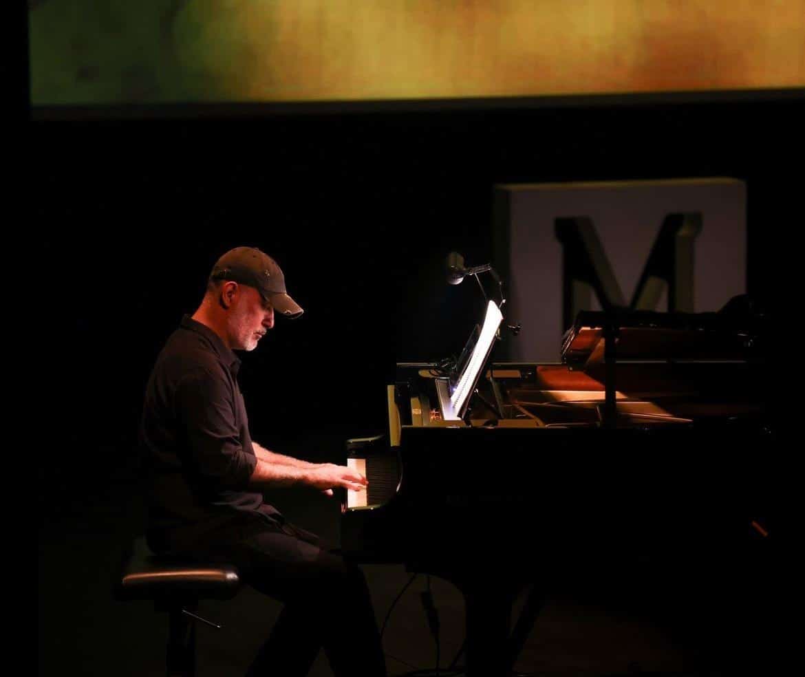 Os 30 anos de carreira de Antônio Pinto no Teatro B32 - Revista Prosa ...