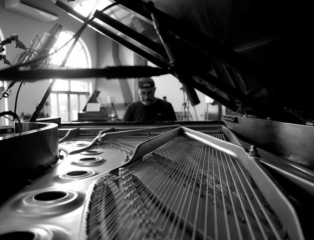 Paulo Braga lança álbum 'Chiaroscuro – Waltzes by Arrigo Barnabé ...